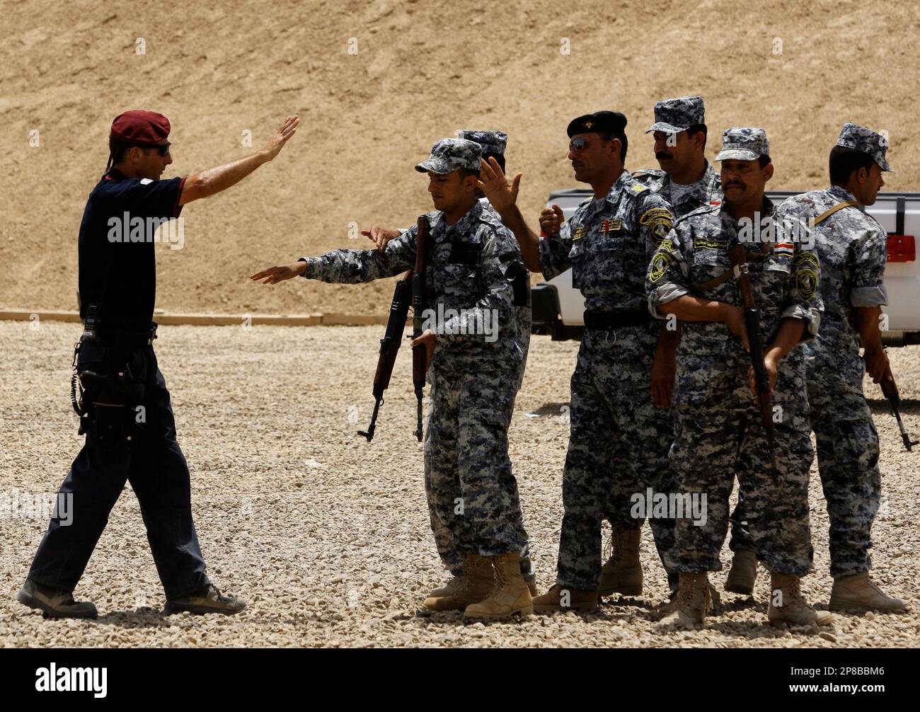 Iraqi National Police are trained by Italian Carabinieri, paramilitary ...