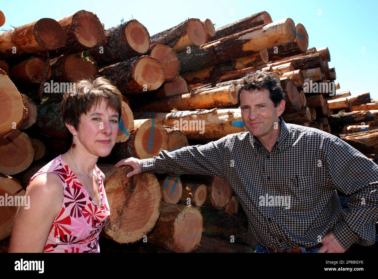 In this May 22, 2009 photo, Jennifer and Link Phillippi pose in front ...