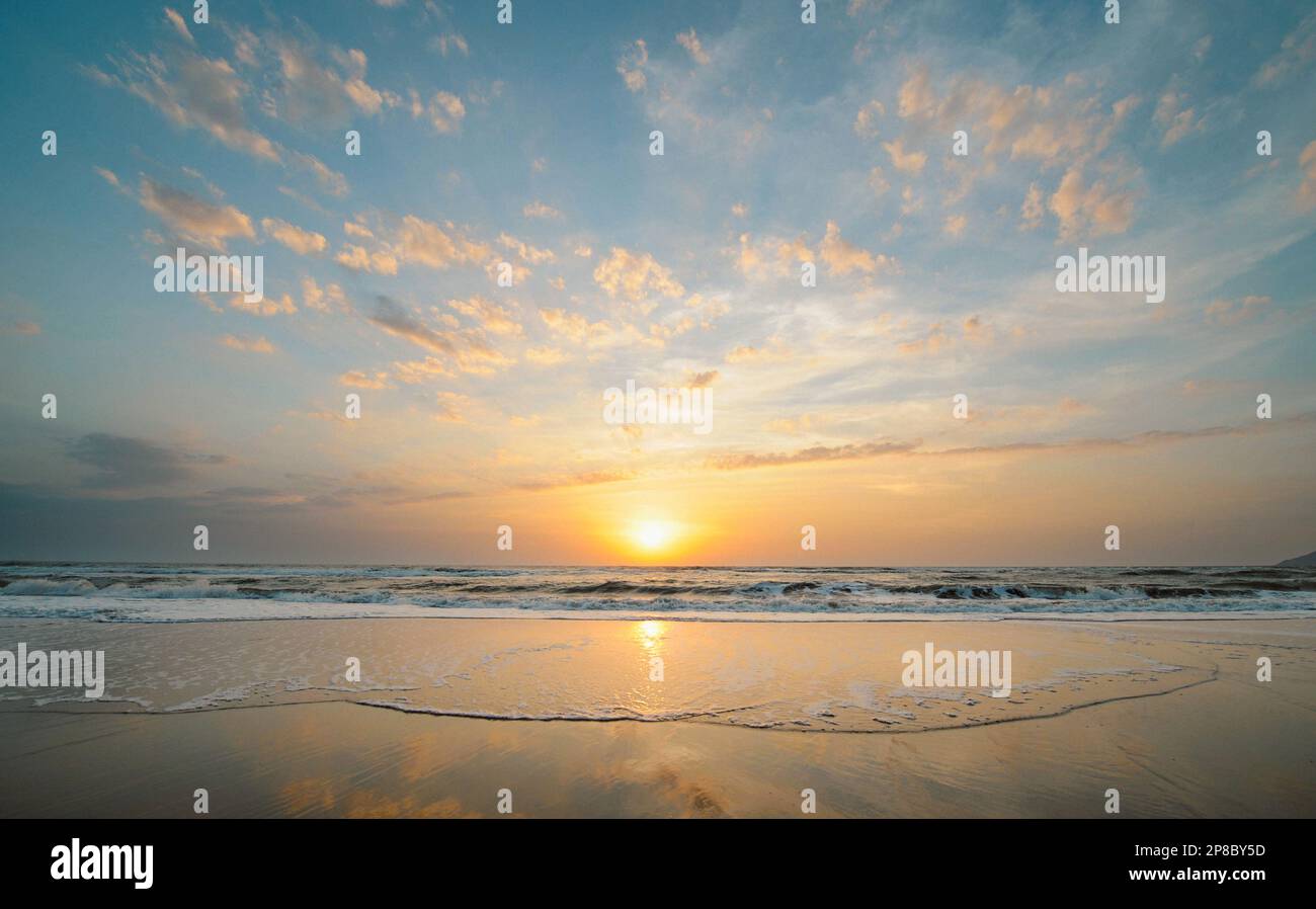 India sky sun hi-res stock photography and images - Alamy