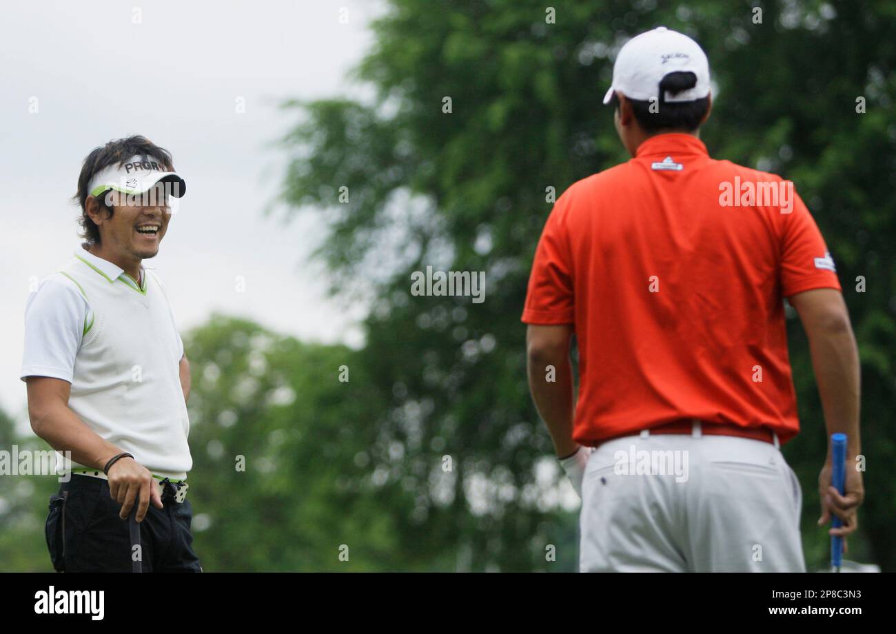 Azuma Yano, left, of Japan chats with Shintaro Kai of Japan while ...
