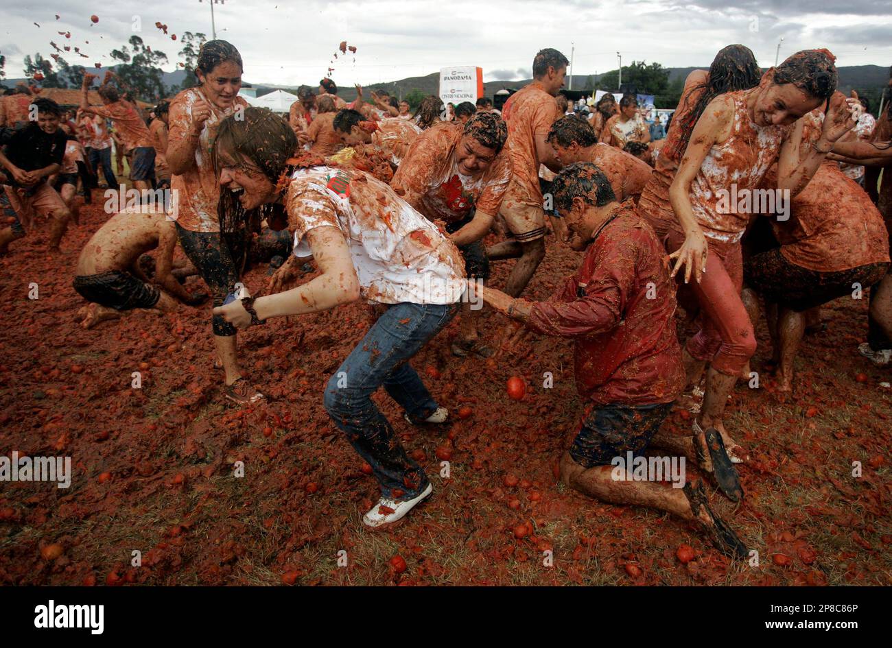 People throw tomatoes at each other during the V Annual "Tomatina" in ...