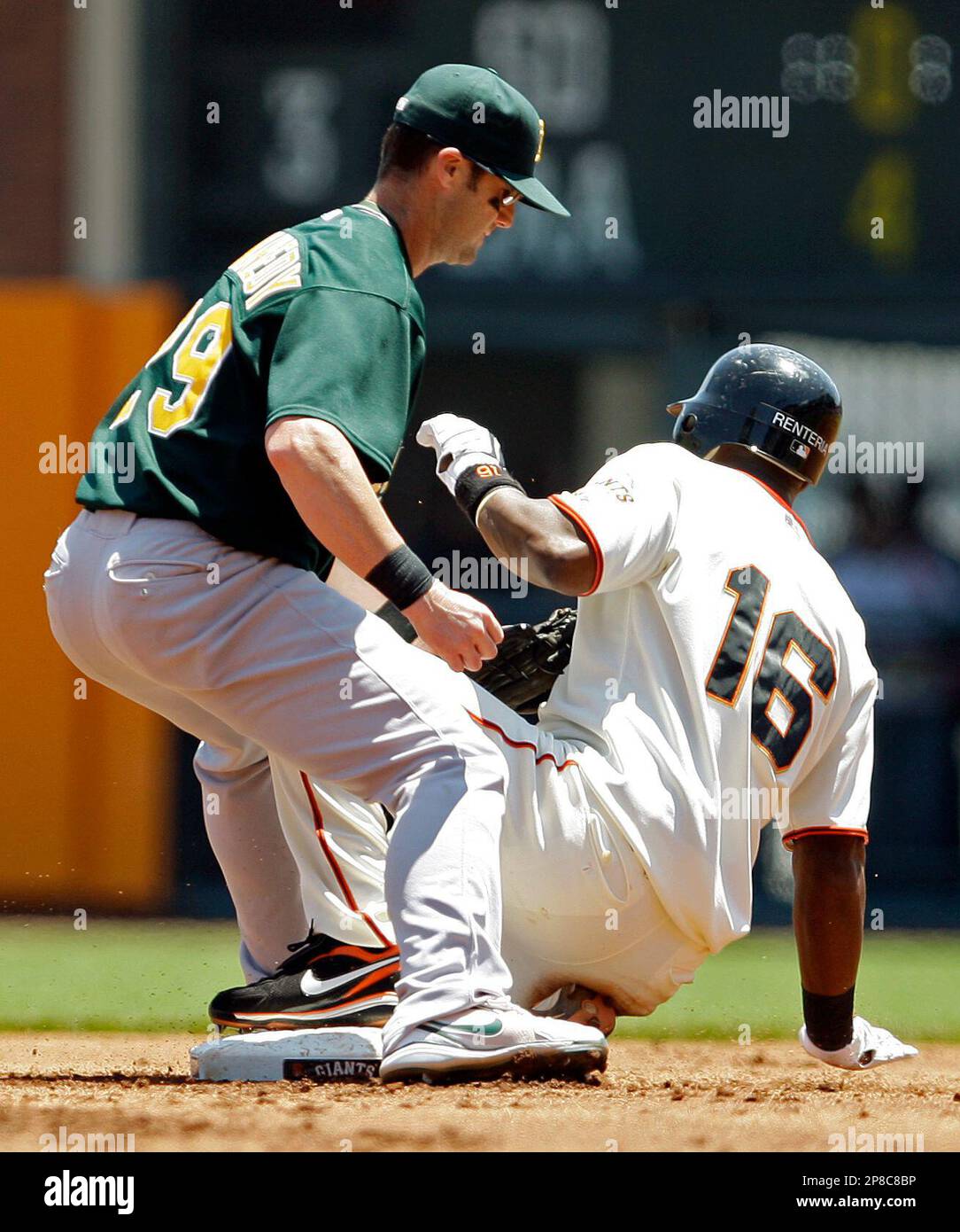 San Francisco Giants' Edgar Renteria (16) steals second base before the ...