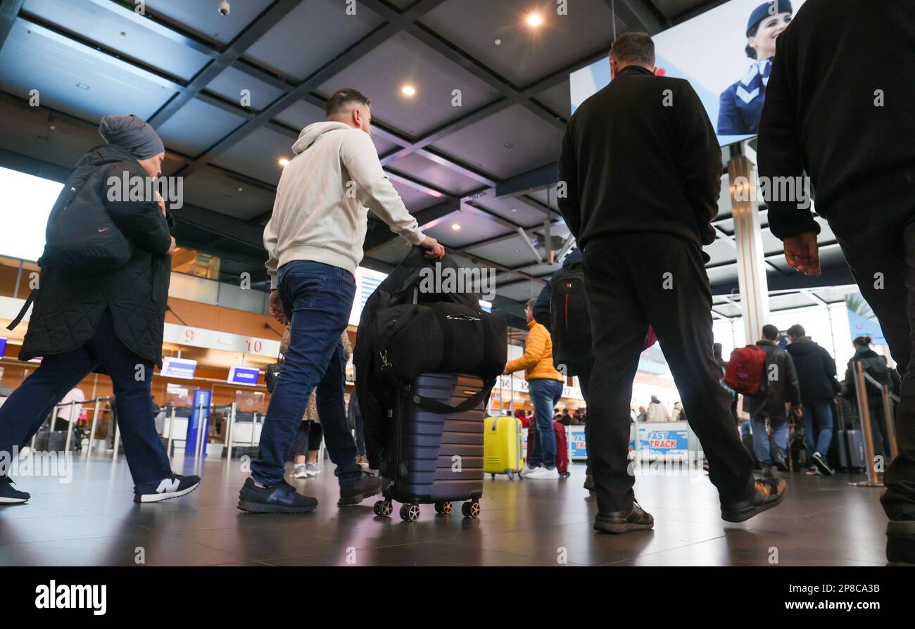 Illustration picture shows passengers queue caused by police actions at ...