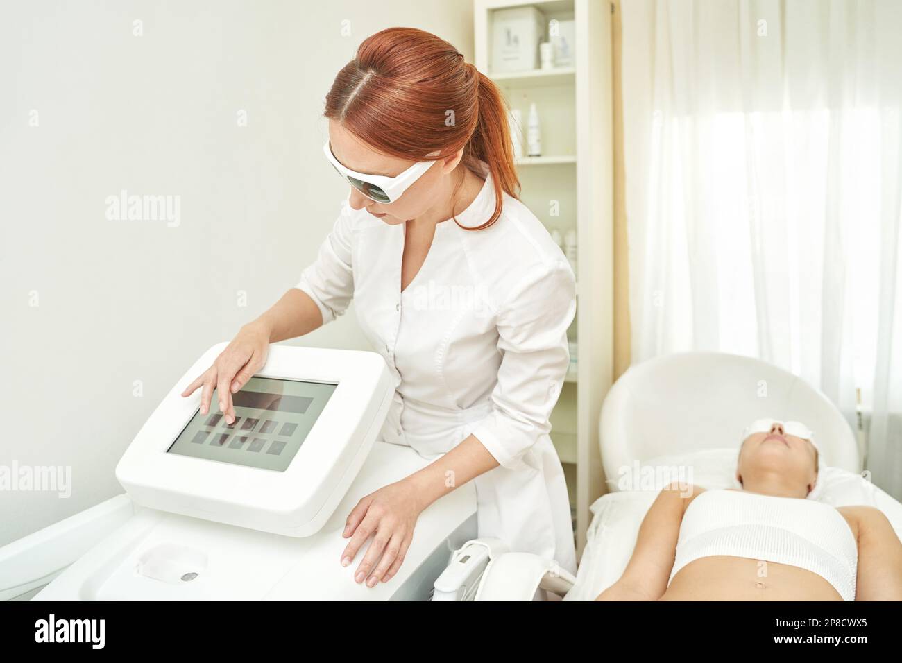 Laser hair removal treatment. Doctor holding. Clinic skin care ...