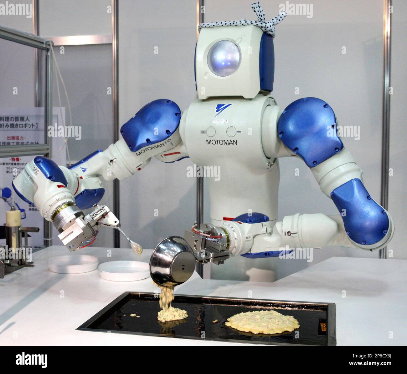 Cooking robot "Okonomiyaki Robot" pours the ingredients for okonomiyaki ...