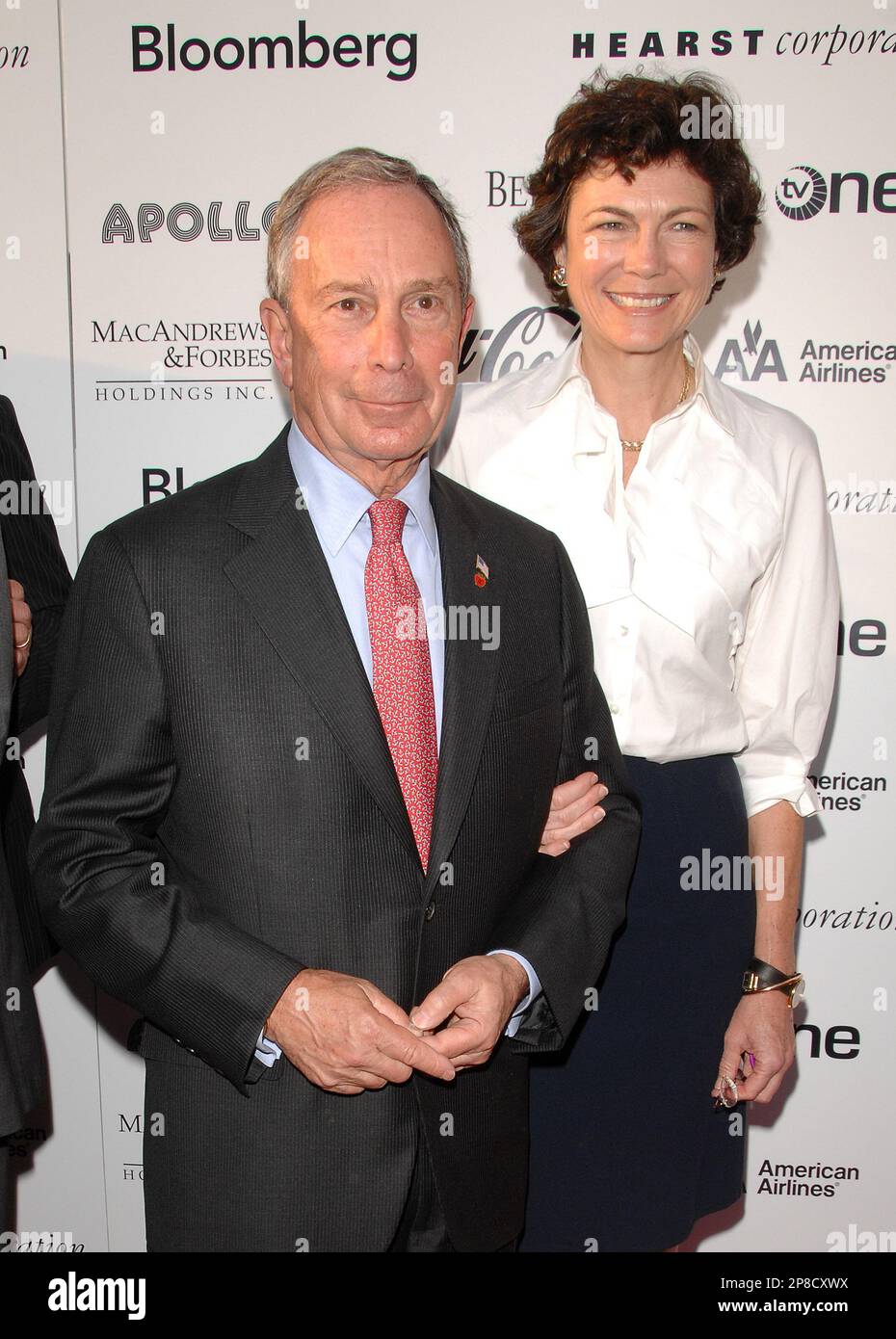 Mayor Michael Bloomberg and girlfriend Diana Taylor arrive at the ...