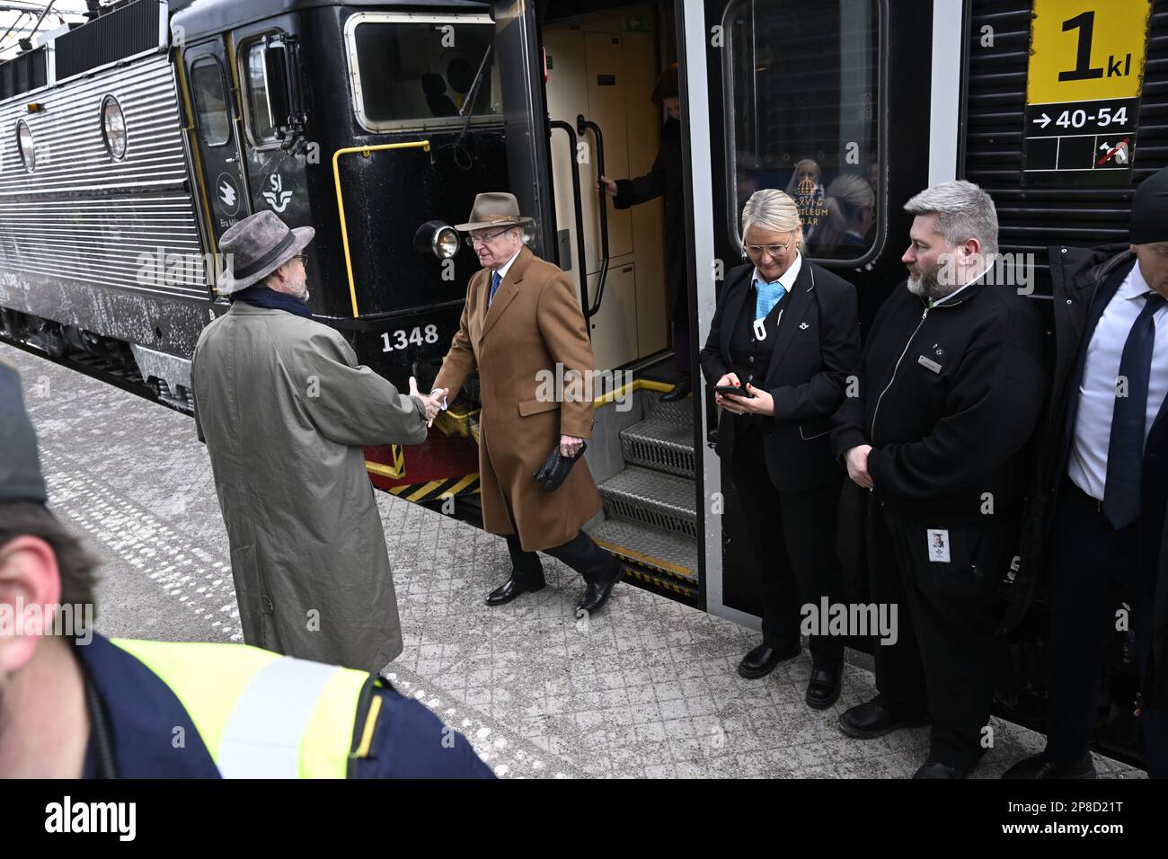 Sweden's King Carl XVI Gustaf and Queen Silvia are greeted by County ...