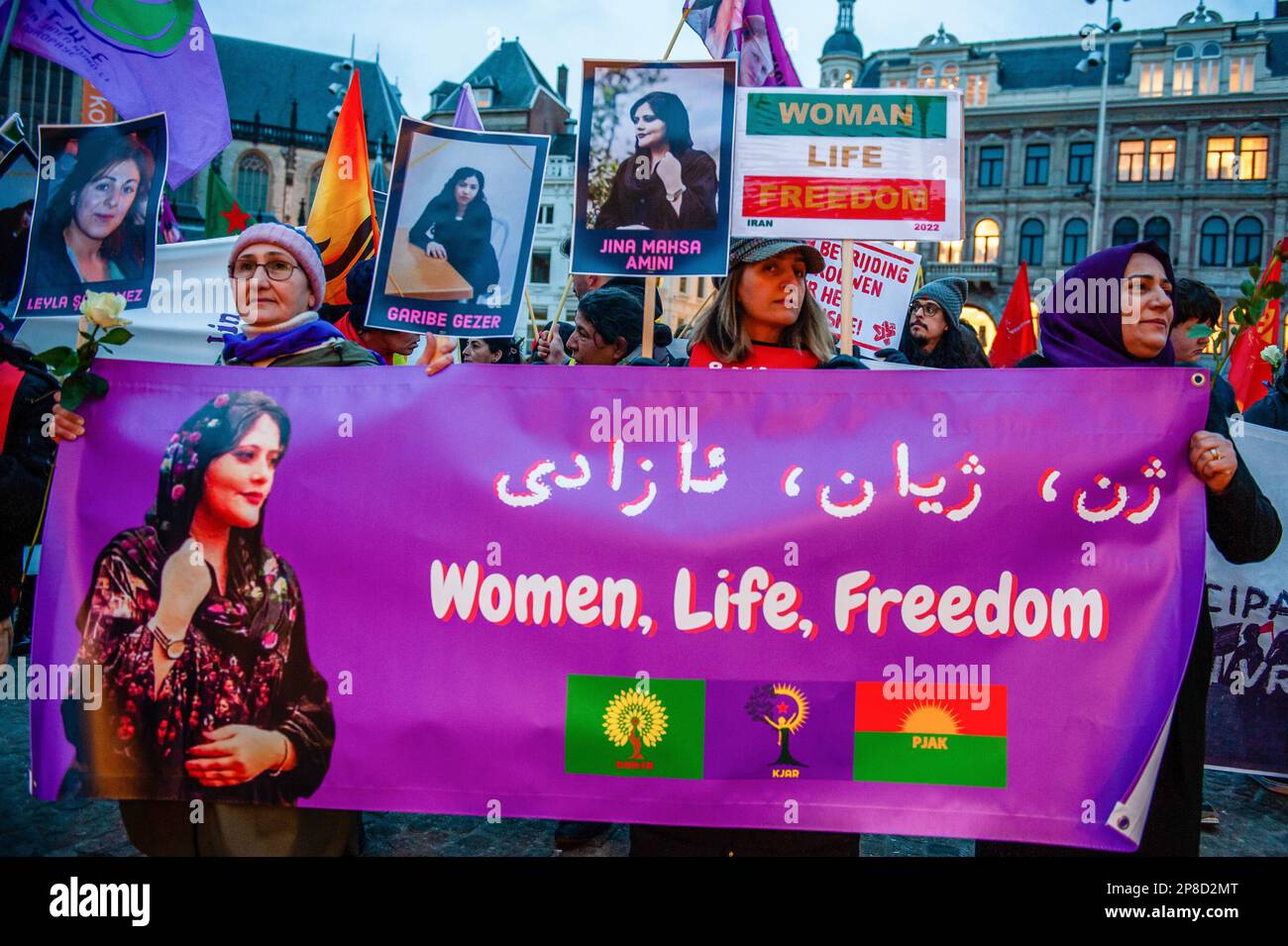Stand with iranian women hi-res stock photography and images - Alamy