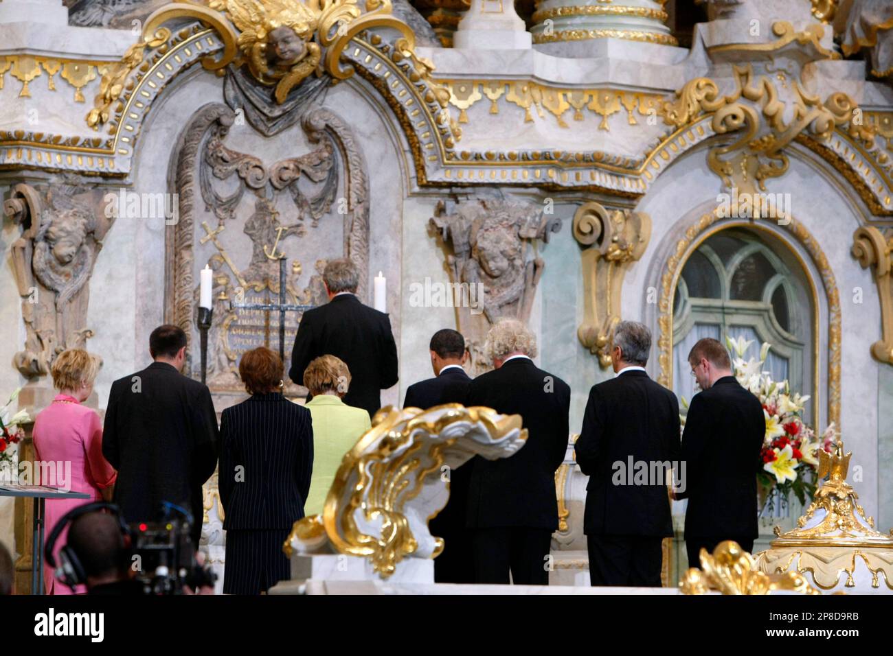 US President Barack Obama, centre and German Chancellor Angela Merkel ...