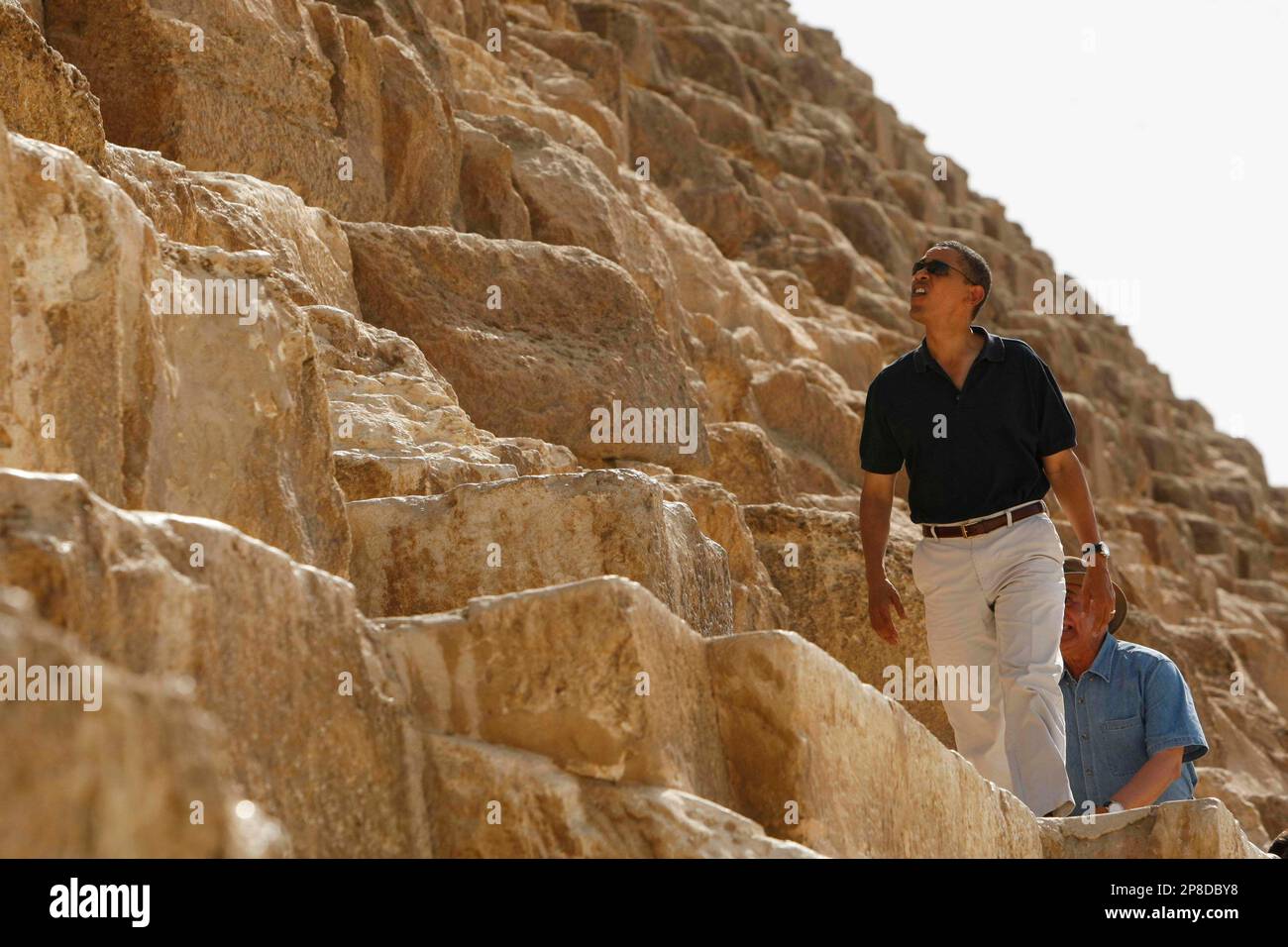 U.S. President Barack Obama tours the Sphinx and pyramids outside Cairo ...