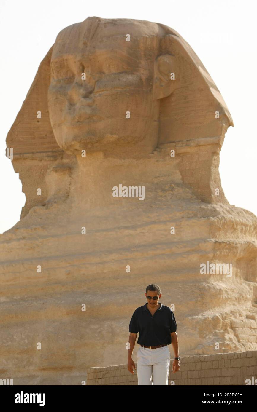 U.S. President Barack Obama tours the Sphinx and pyramids outside Cairo ...