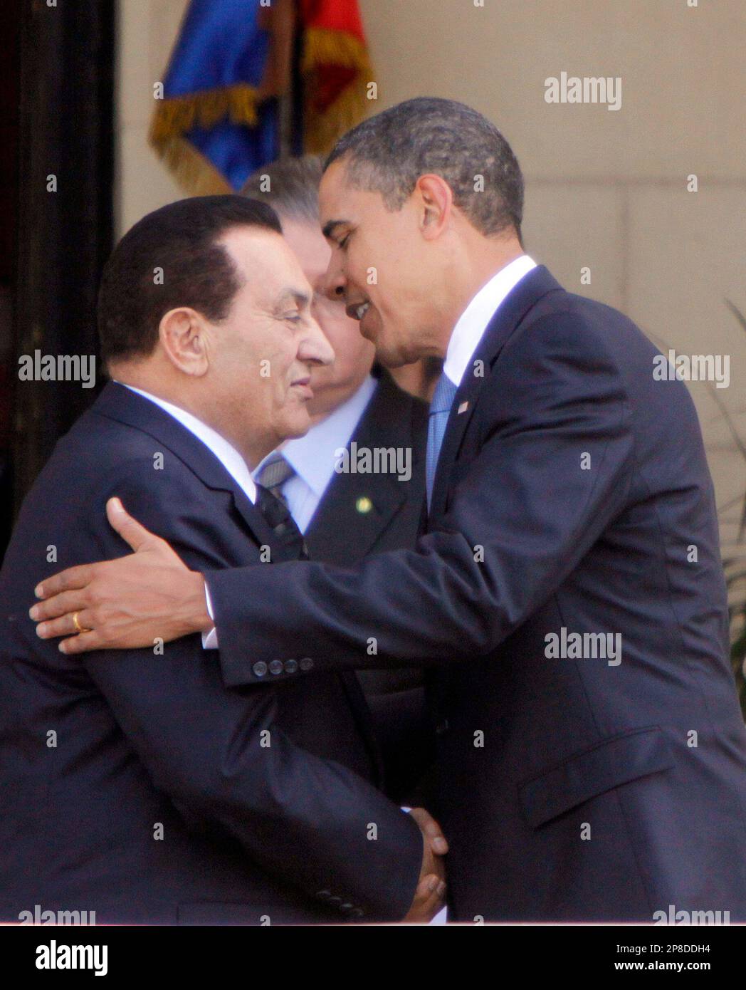 Egyptian President Hosni Mubarak, left, greets U.S. President Barack ...
