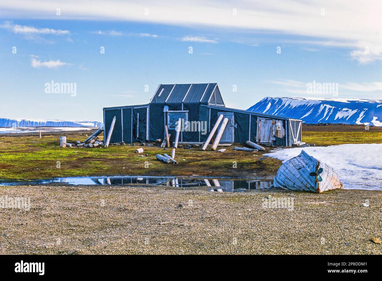 Old hunting hut at Svalbard Stock Photo - Alamy