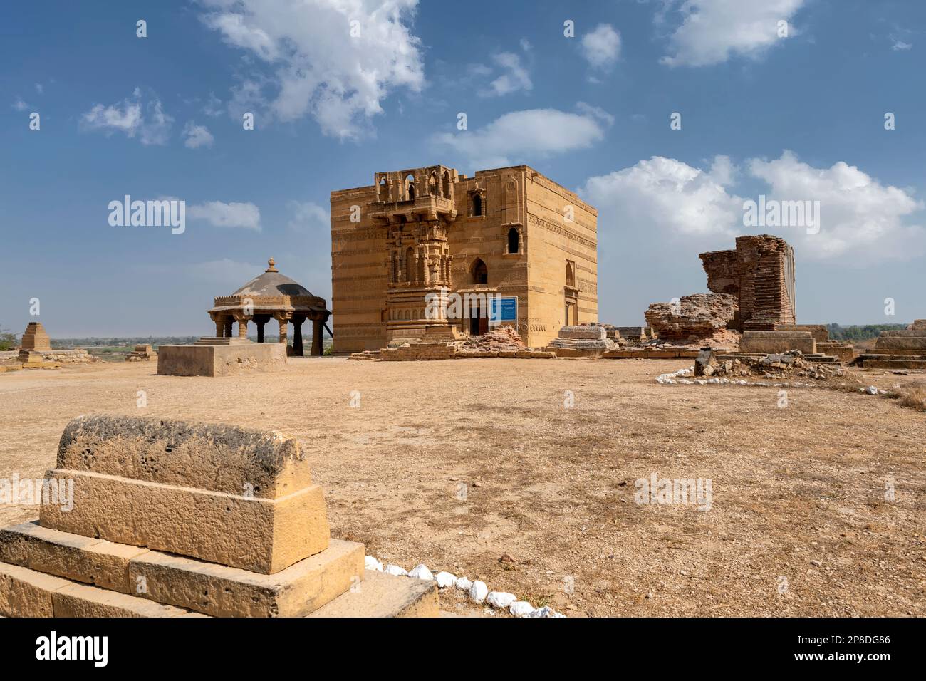 Ancient mausoleum and tombs at Makli Hill in Thatta, Pakistan ...