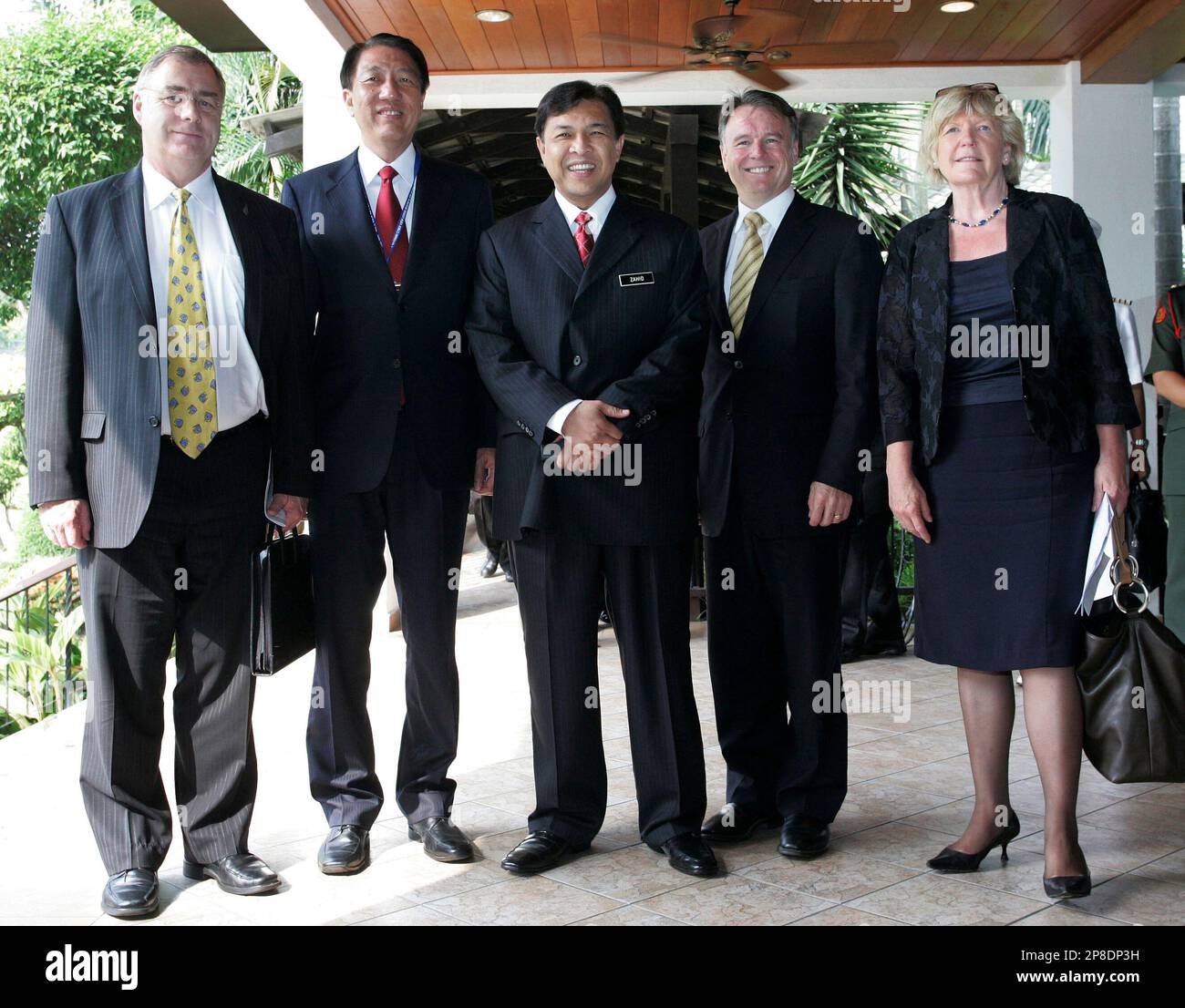 Defence Ministers from left, New Zealand's Wayne Mapp, Singapore's Teo ...