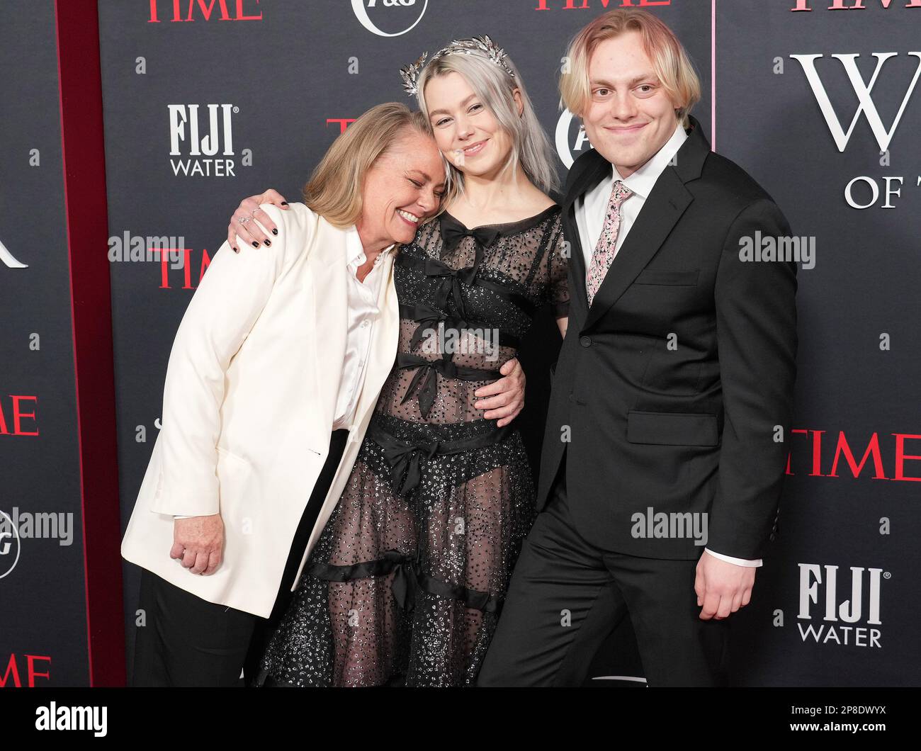Los Angeles, USA. 08th Mar, 2023. (L-R) Jamie Bridgers, Phoebe Bridgers ...