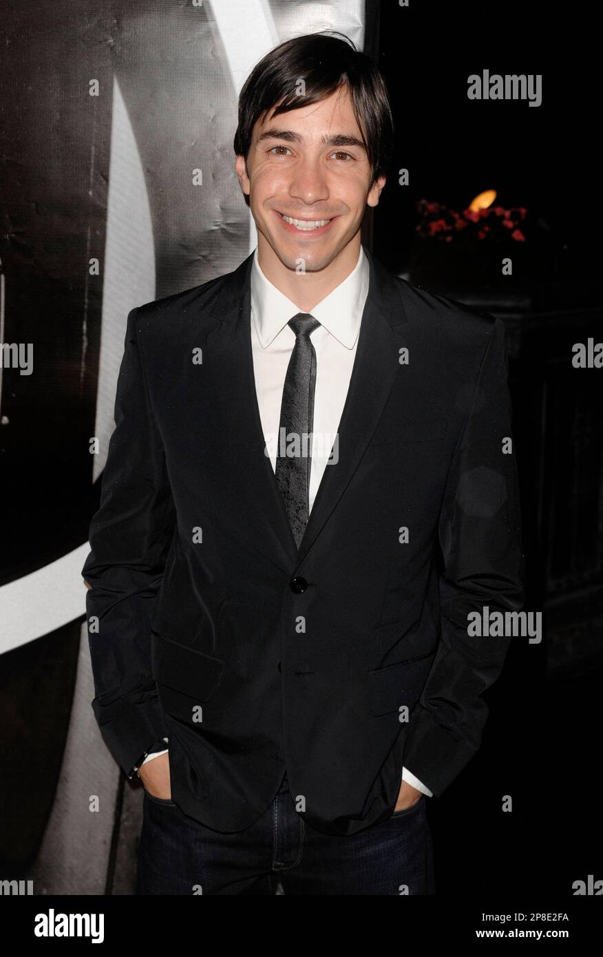 Actor Justin Long arrives to the Burberry lights up New York City ...