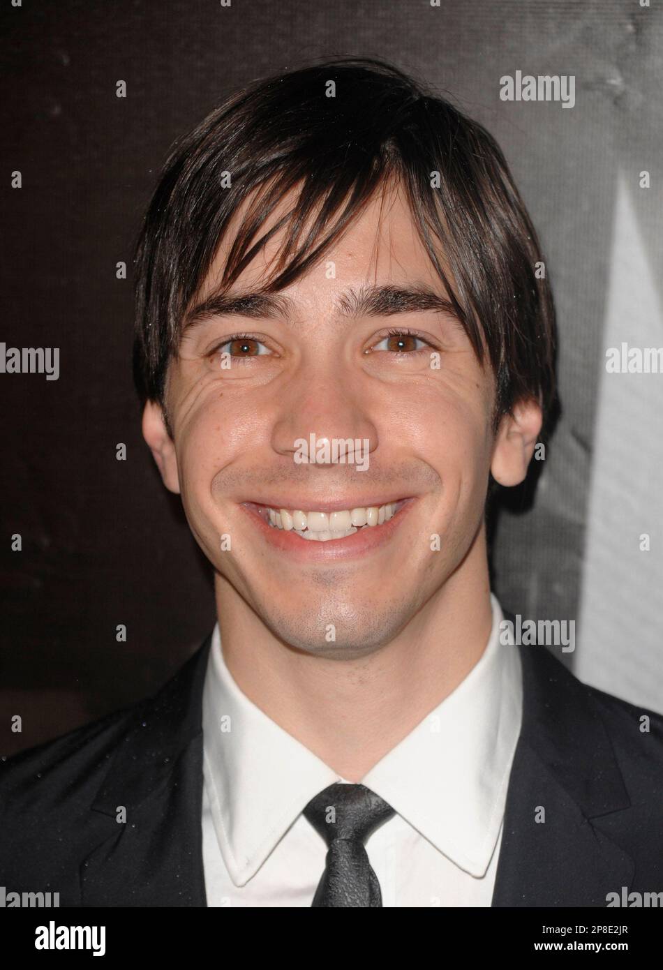 Actor Justin Long arrives to the Burberry lights up New York City ...
