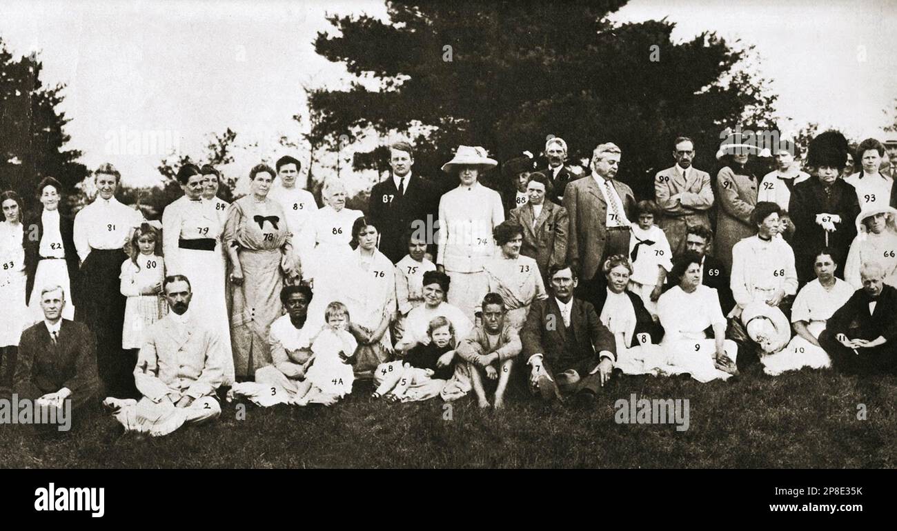 Panorama of those at feast of ʻAbdu'l-Bahá at Green Acre; ʻAbdu'l-Bahá ...