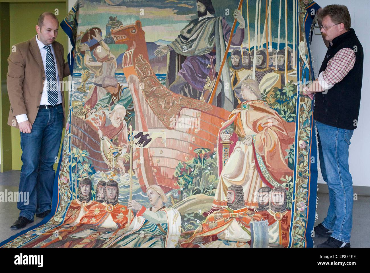 Polizeipressesprecher Markus Scharf, links, und Polizeikommissar Ingo ...