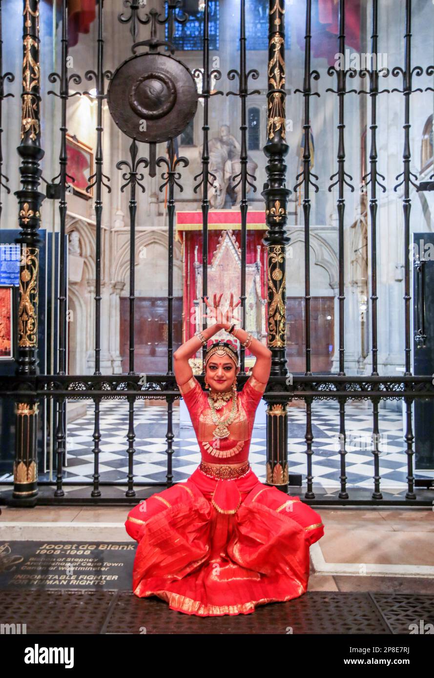 Arunima Kumar from Britain’s largest Kuchipudi dance institution in ...