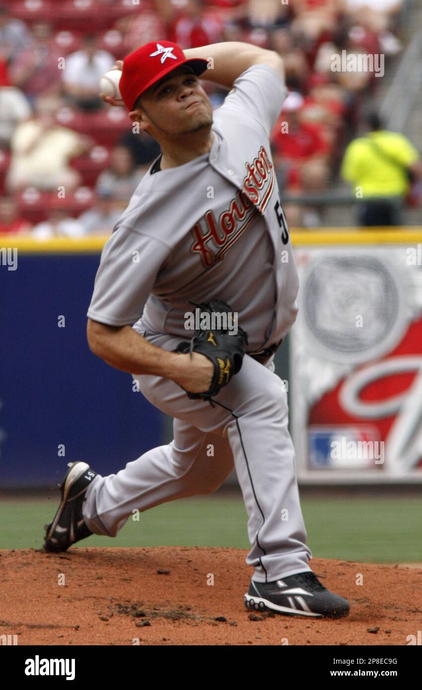 Houston Astros pitcher Wandy Rodriguez throws against the Cincinnati ...