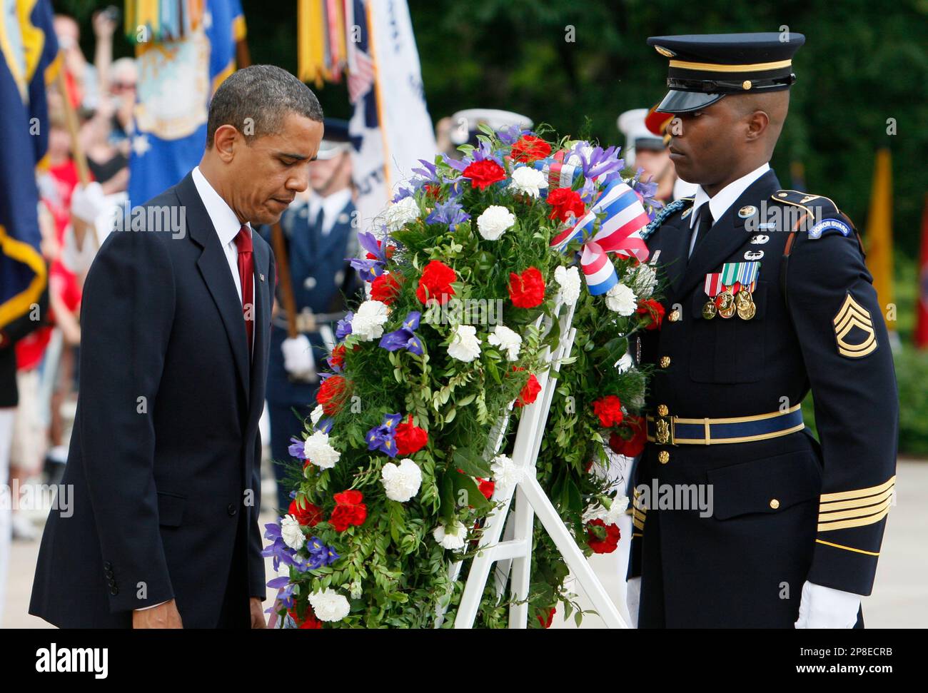 President Barack Obama lays a wreath at the Tomb of the Unknowns ...