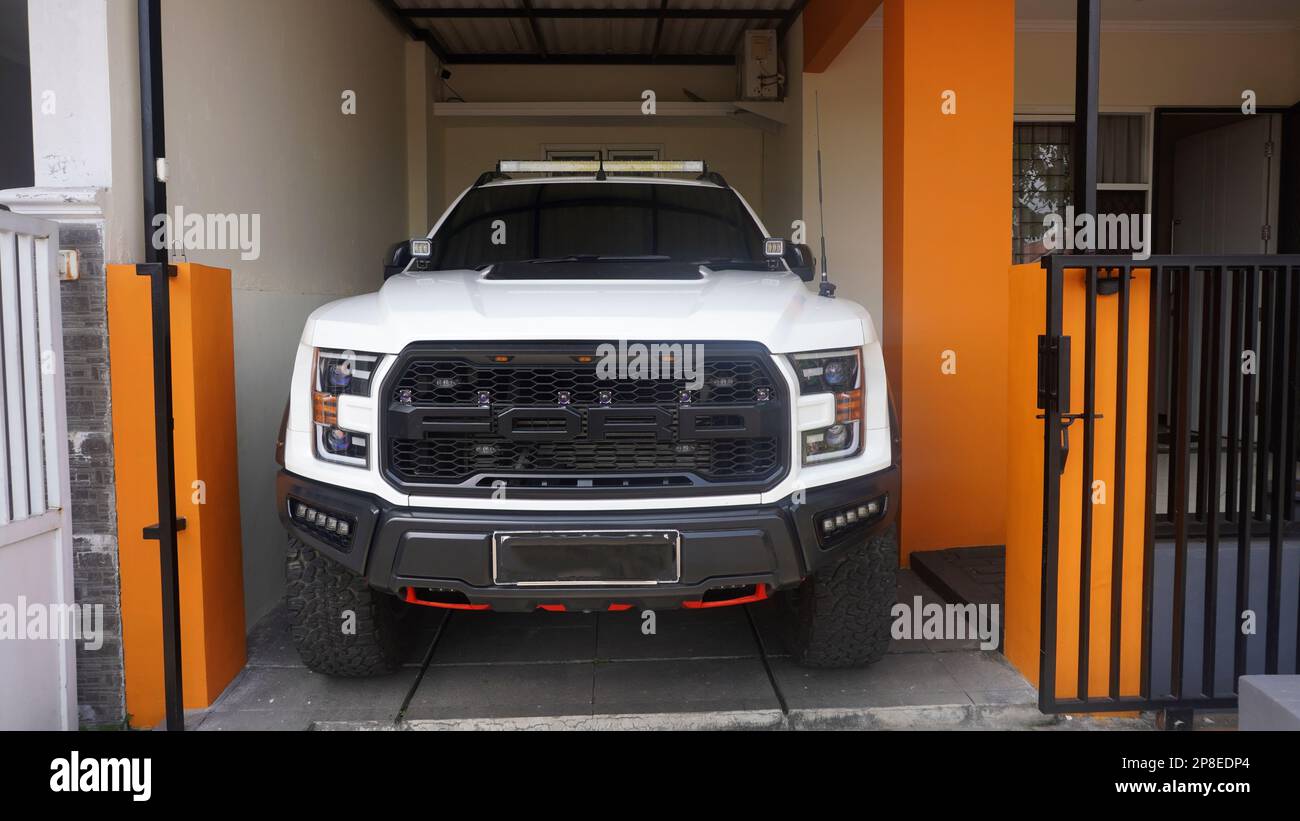 Ford car front grill custom modification Stock Photo - Alamy