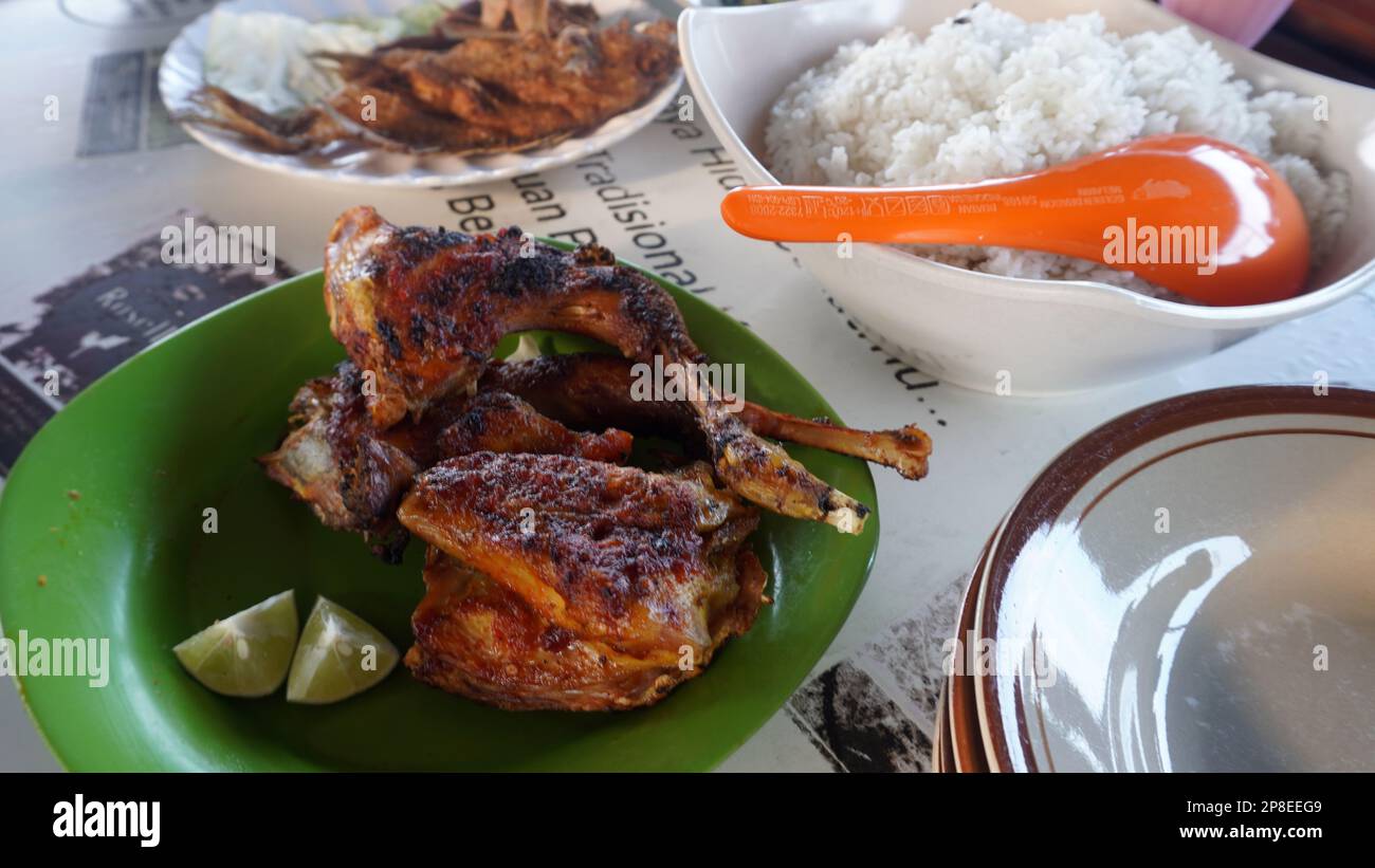 Fried chicken cutting board hi-res stock photography and images - Alamy