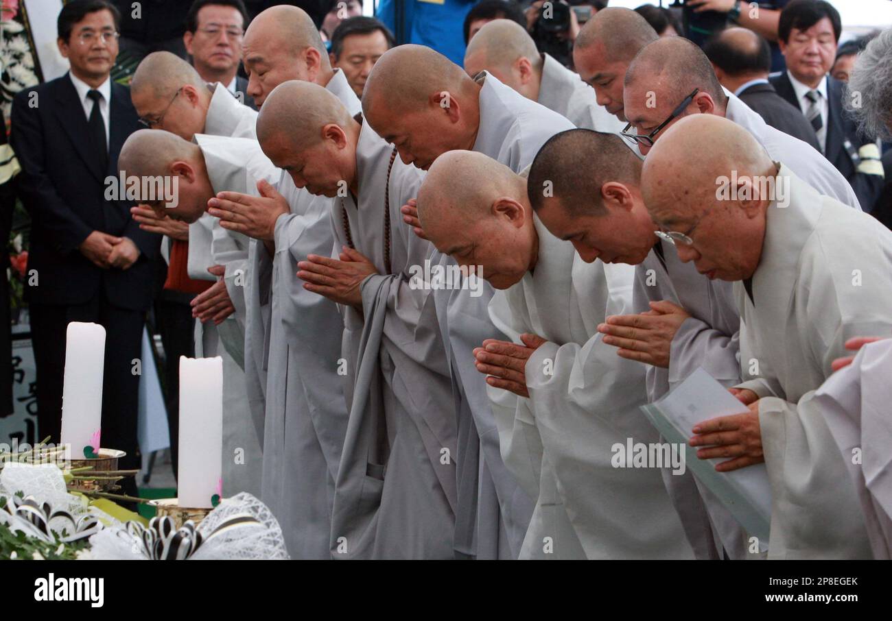 Monks of South Korea's largest Buddhist order, the Jogye Order, pray ...