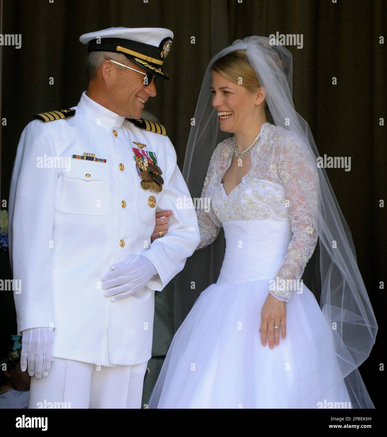 US Navy Captain Christian Robert Rondesvedt, links, posiert am Samstag ...