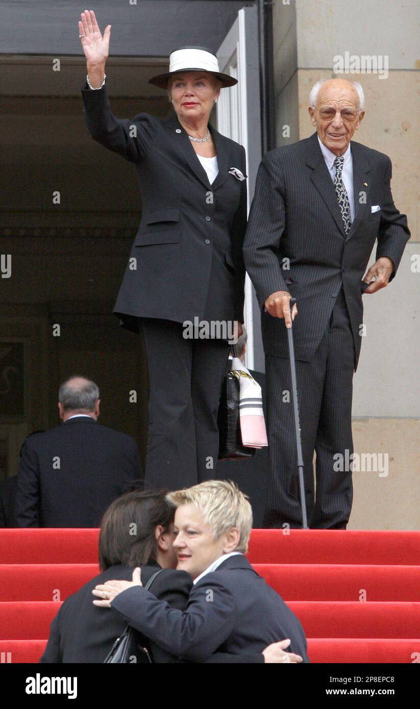 Former German President Walter Scheel (top right) and his wife Barbara ...