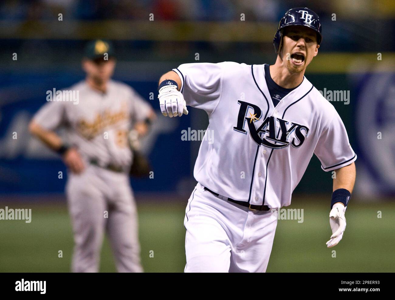 ** RETRANSMISSION FOR QUALITY ** Tampa Bay Rays' Ben Zobrist, right ...