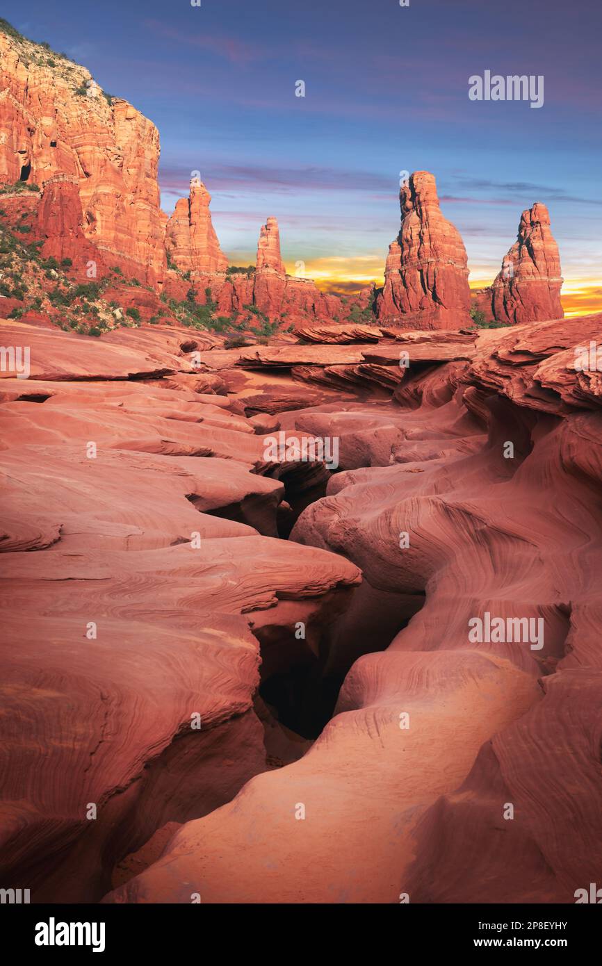 Slot canyon and sandstone rock formations, Chicken Point, Sedona ...