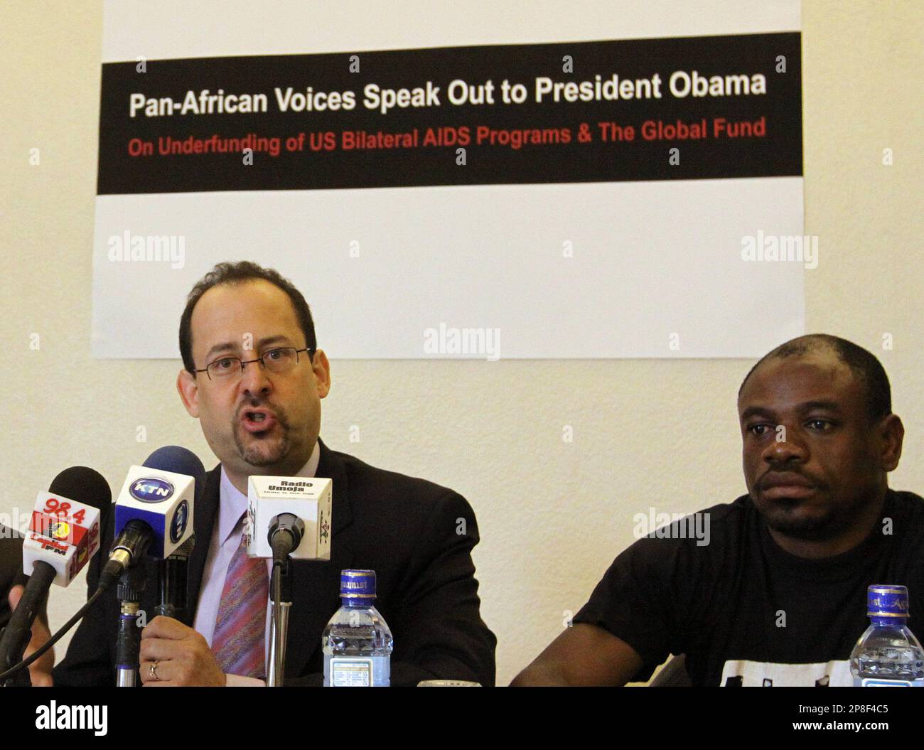 Dr. Paul Zeitz, Executive Director of Global Aids Alliance, left, and ...