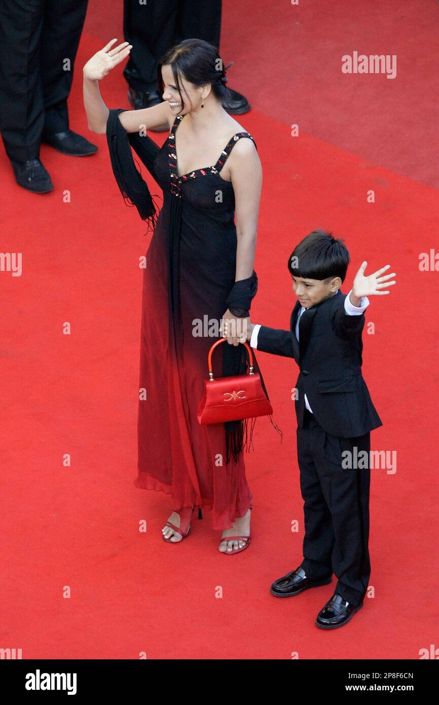 Indian child actor Azharuddin Mohammed Ismail, right, who starred in ...