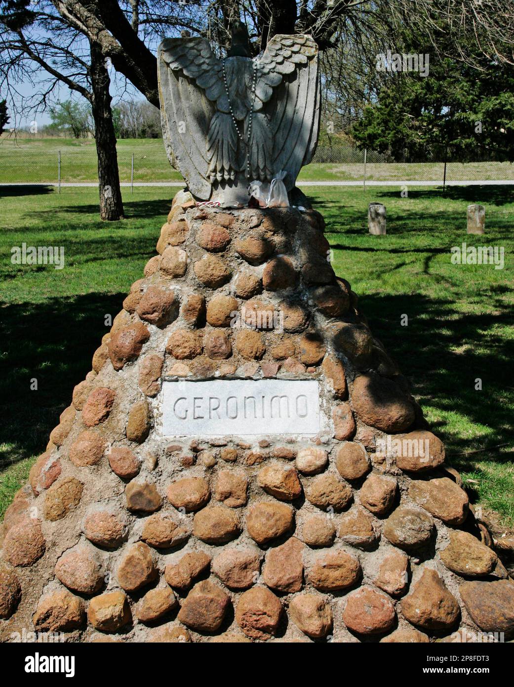 ** TO GO WITH GERONIMO HUESOS ** The grave of famed Apache warrior ...