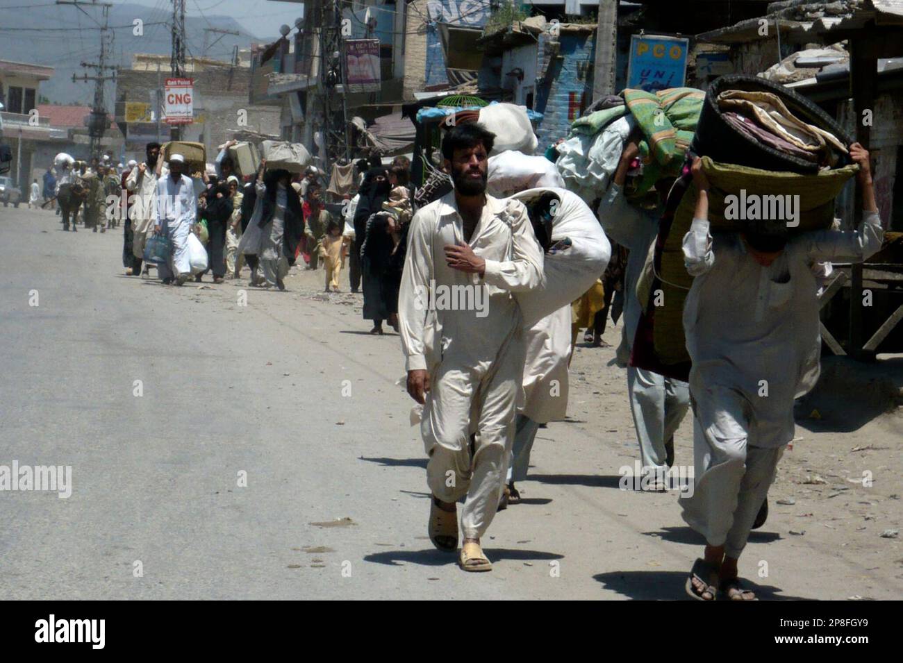 Residents of Mingora, capital of Pakistan's troubled Swat Valley flee ...