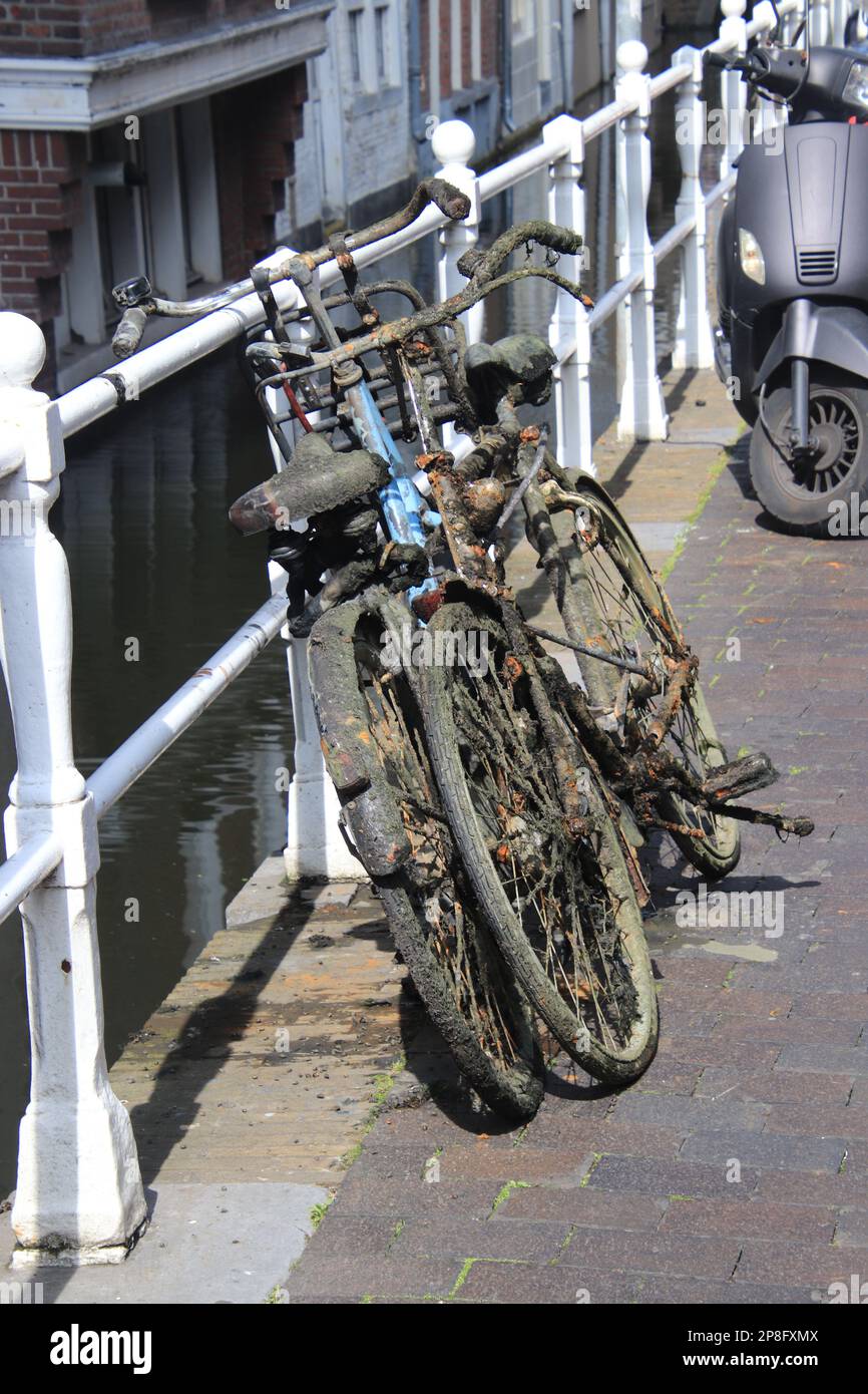 Rusty bicycles hi-res stock photography and images - Alamy