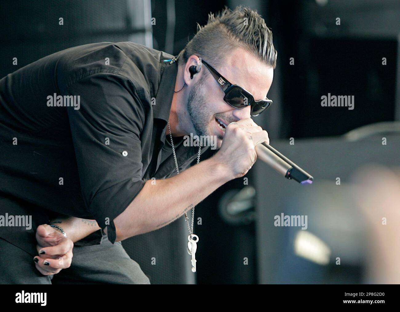 Blue October frontman and lead singer Justin Furstenfeld performs ...