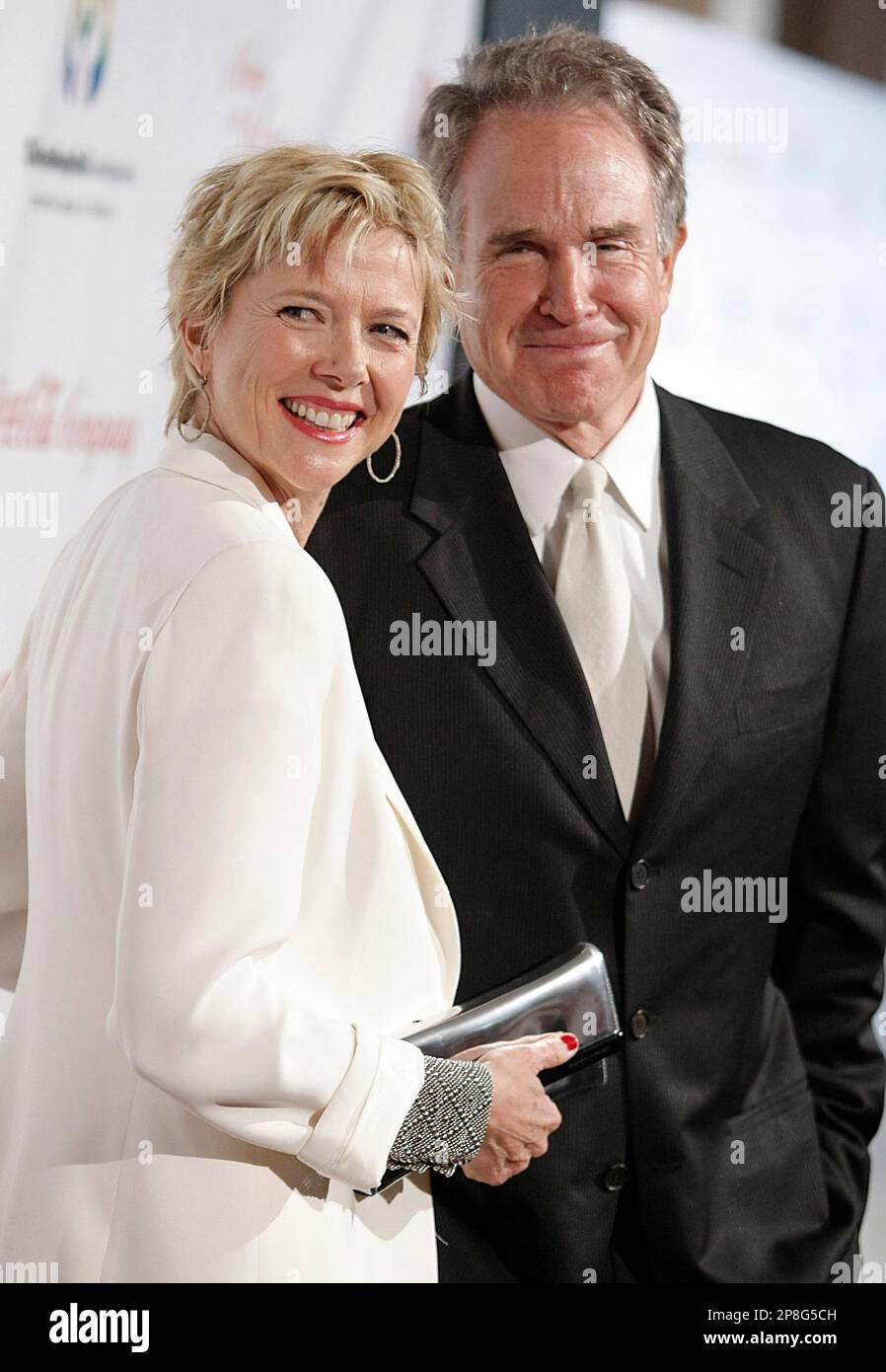 Actress Annette Bening and actor Warren Beatty arrive at the Noche De ...
