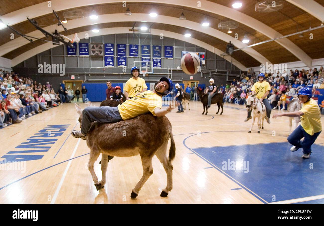** ADVANCE FOR SUNDAY, MAY 3 **In this March 30, 2009 photo, a player ...