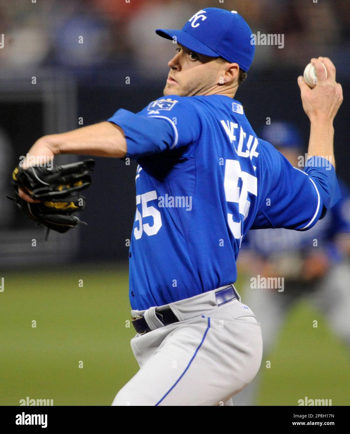 Kansas City Royals' Gil Meche (55) throws against the Minnesota Twins ...