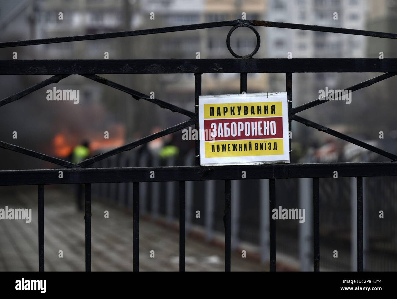 Non Exclusive: KYIV, UKRAINE - MARCH 9, 2023 - The sign 'No Parking ...