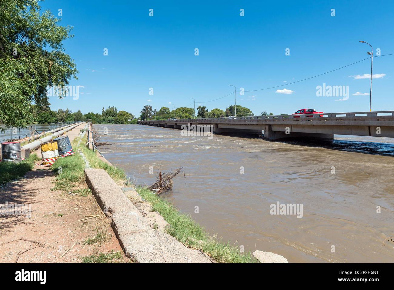 The old and new road bridges over a flooded Orange River at Upington in ...