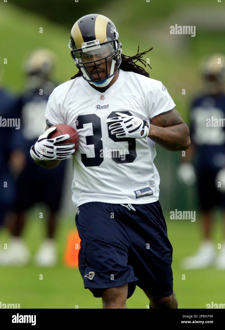 St. Louis Rams running back Steven Jackson runs with the ball during ...