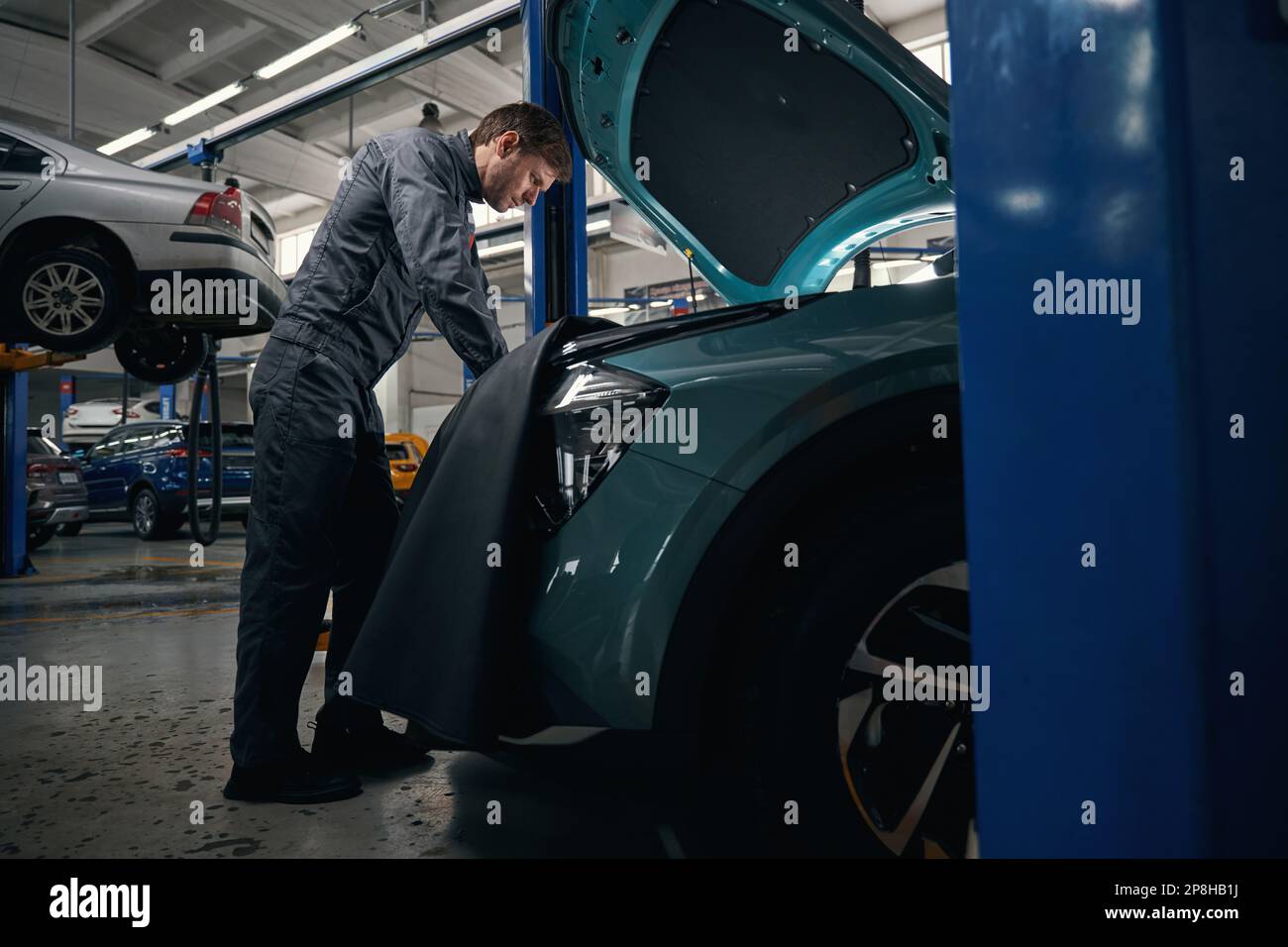 Man conducts full technical check of car Stock Photo - Alamy