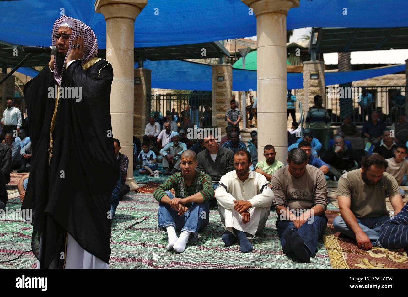 In this photo taken Friday, April 24, 2009, Israeli Arab Muslim ...