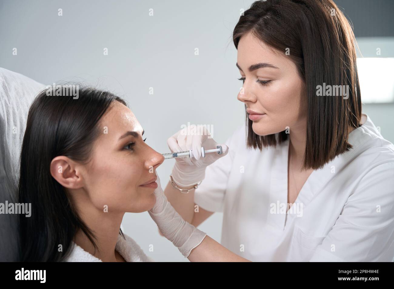 Pretty woman on injection procedure for facial skin nutrition Stock ...