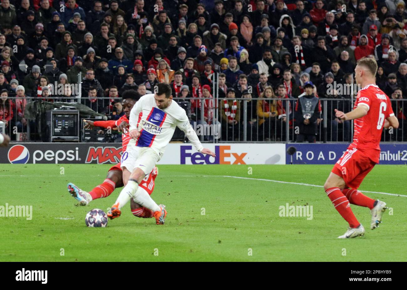 Munich, Germany. , . 30. Lionel MESSI of PSG and 19, Alphonso Davies of ...